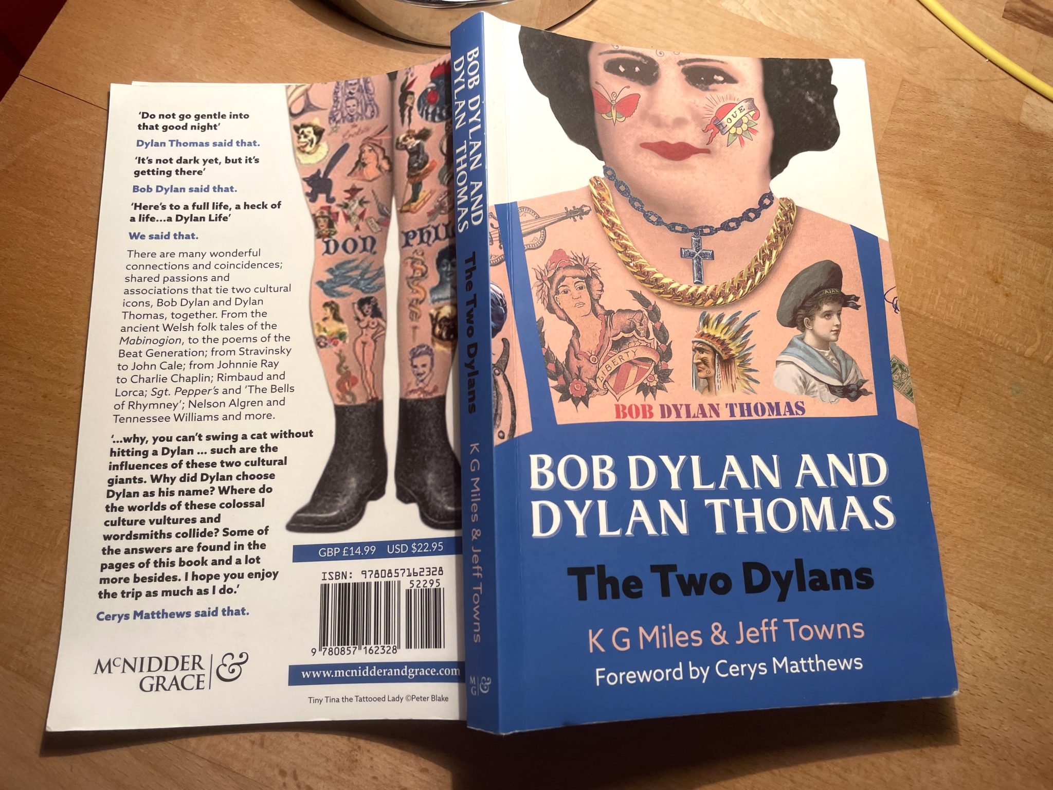 Jonah Jones’s memorial plaque for Dylan Thomas illustrated in ‘Bob ...